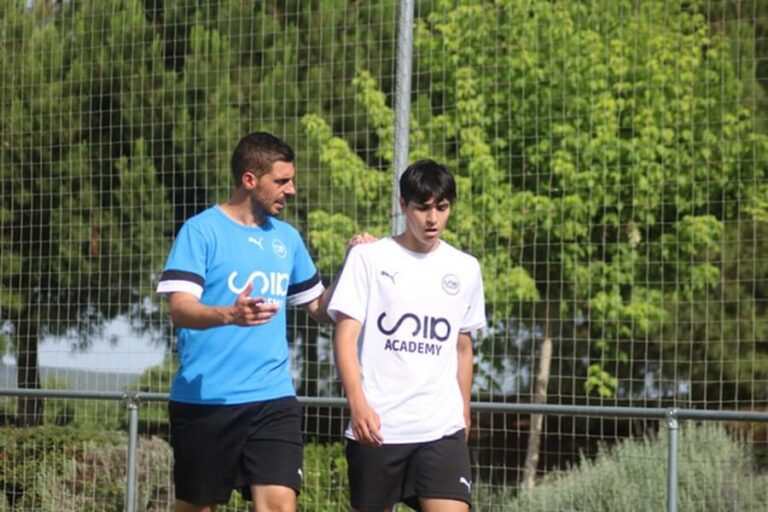 HOW TO BECOME A PROFESSIONAL FOOTBALLER