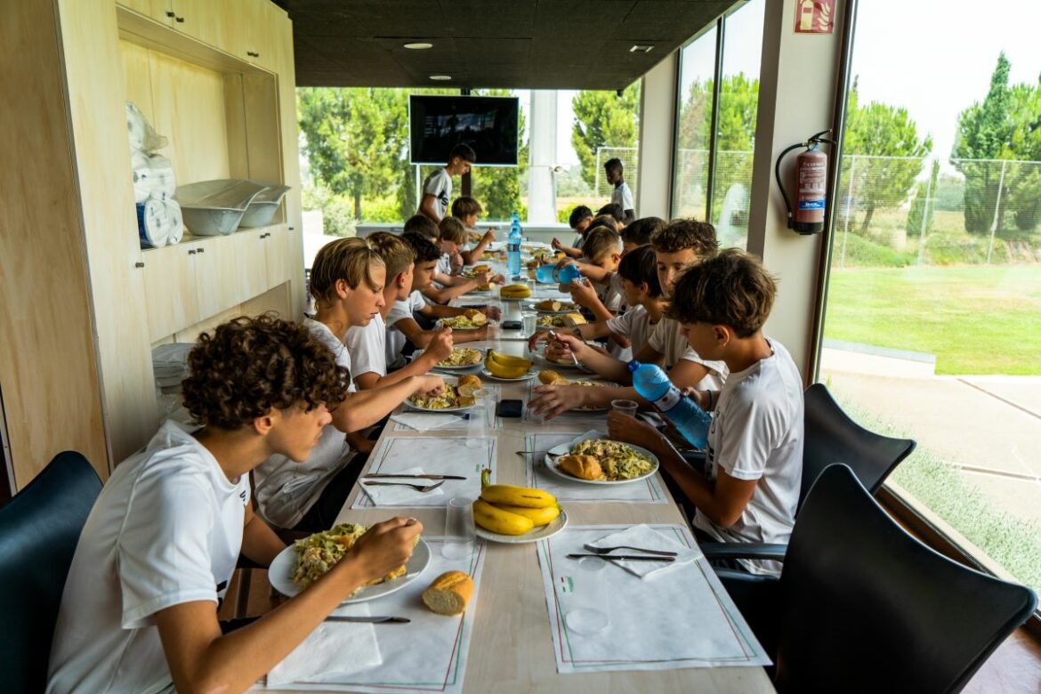 KEY TIPS FOR LOOKING AFTER THE HEALTH OF AN ELITE FOOTBALLER