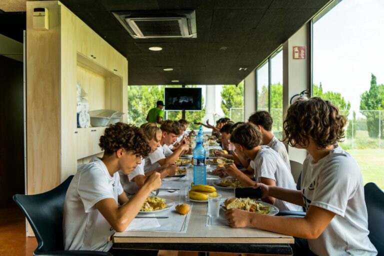 ¿QUÉ COMER ANTES Y DESPUÉS DE UN PARTIDO DE FÚTBOL?