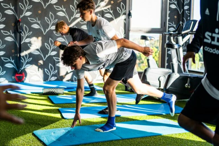 STRUCTURED TRAINING IN HIGH PERFORMANCE SPORT