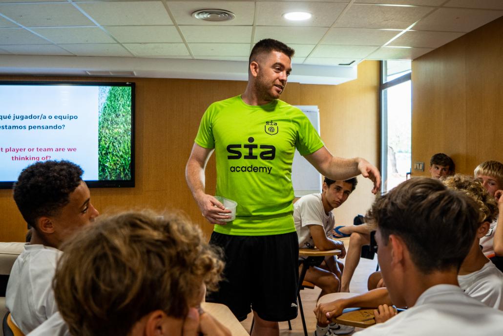 STRUCTURED TRAINING IN HIGH PERFORMANCE SPORT