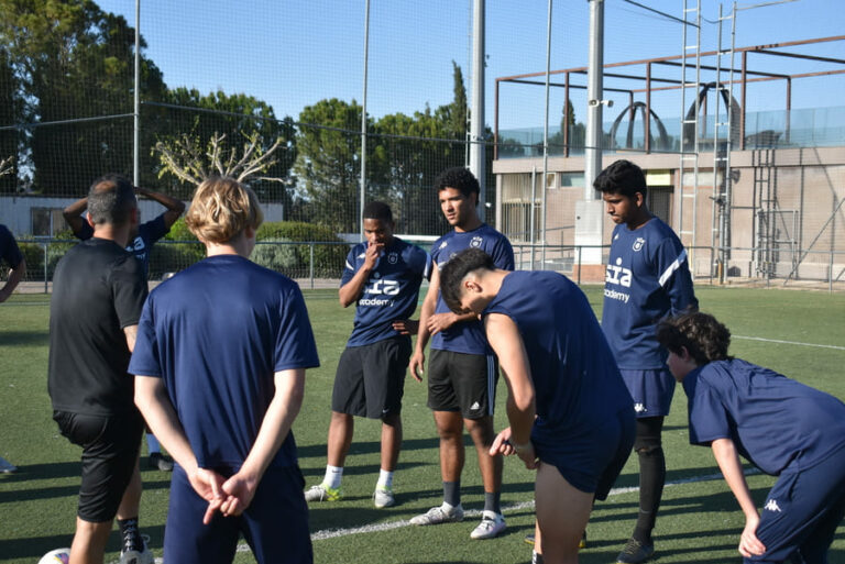 Youth football: How many hours should a player train during their ...