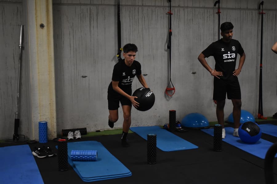 Top 6 physical factors that differentiate an elite football player